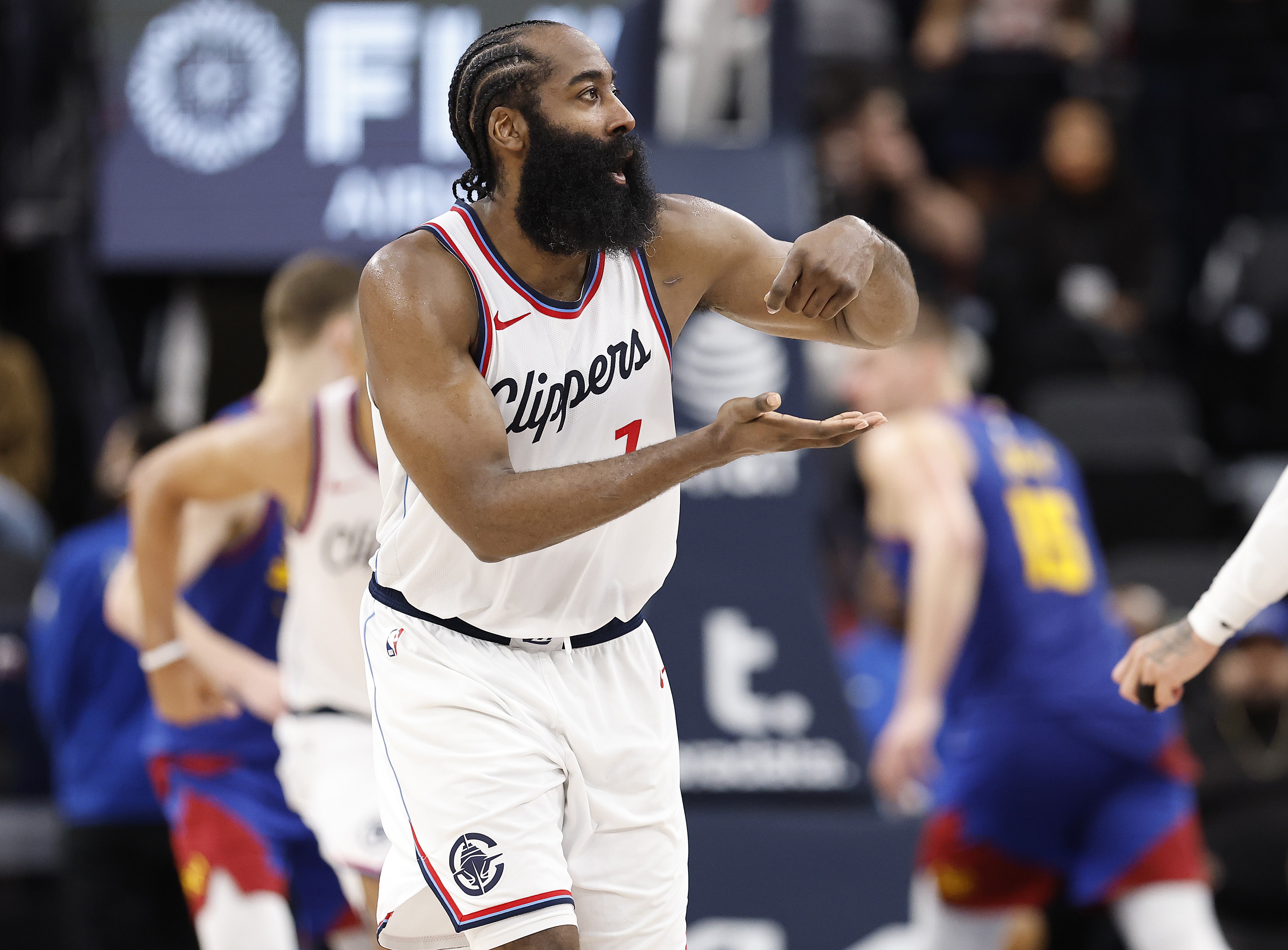 James Harden brilha contra o Nuggets e se junta a Curry em marca de 3 ...