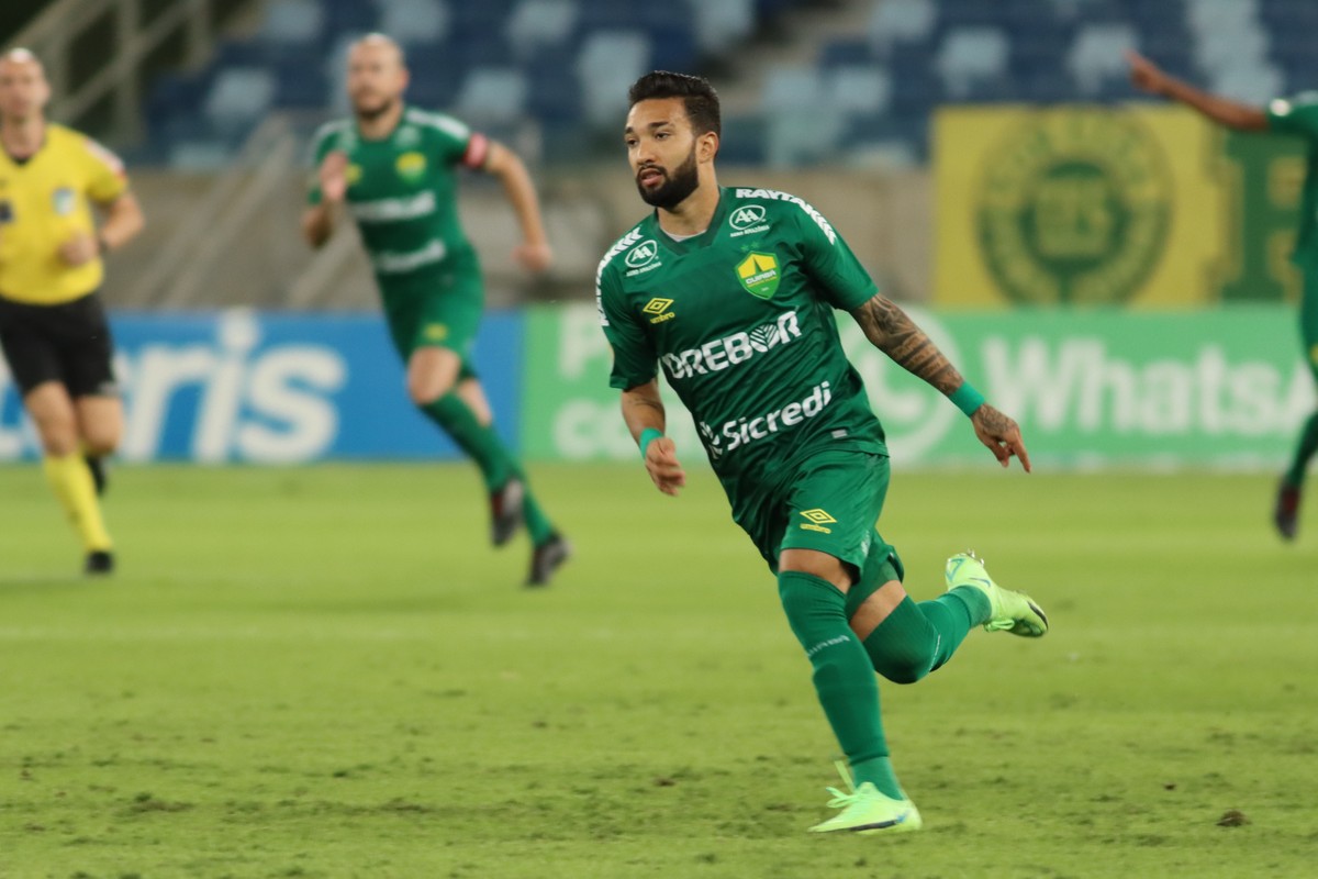 Clayson celebra evolução no Cuiabá e ânimo por enfrentar o Corinthians ...