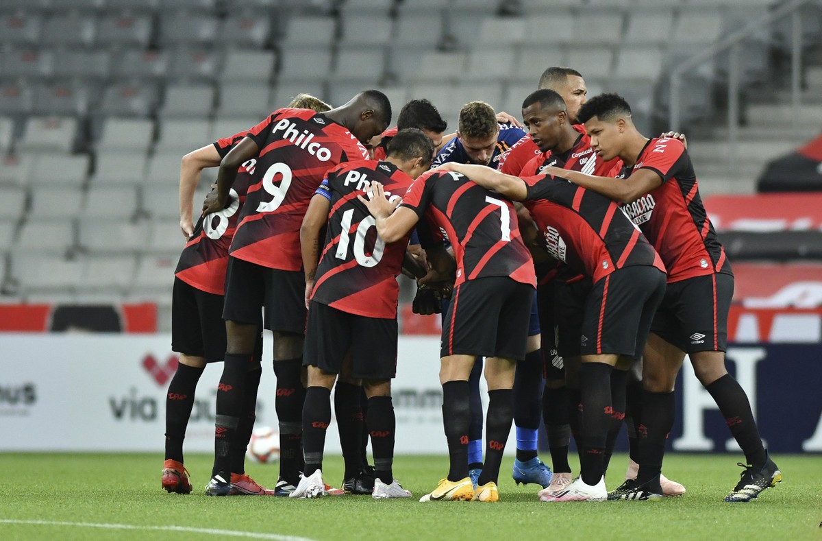 Após oito jogos em 24 dias, Athletico passa ileso a lesões e planeja ...