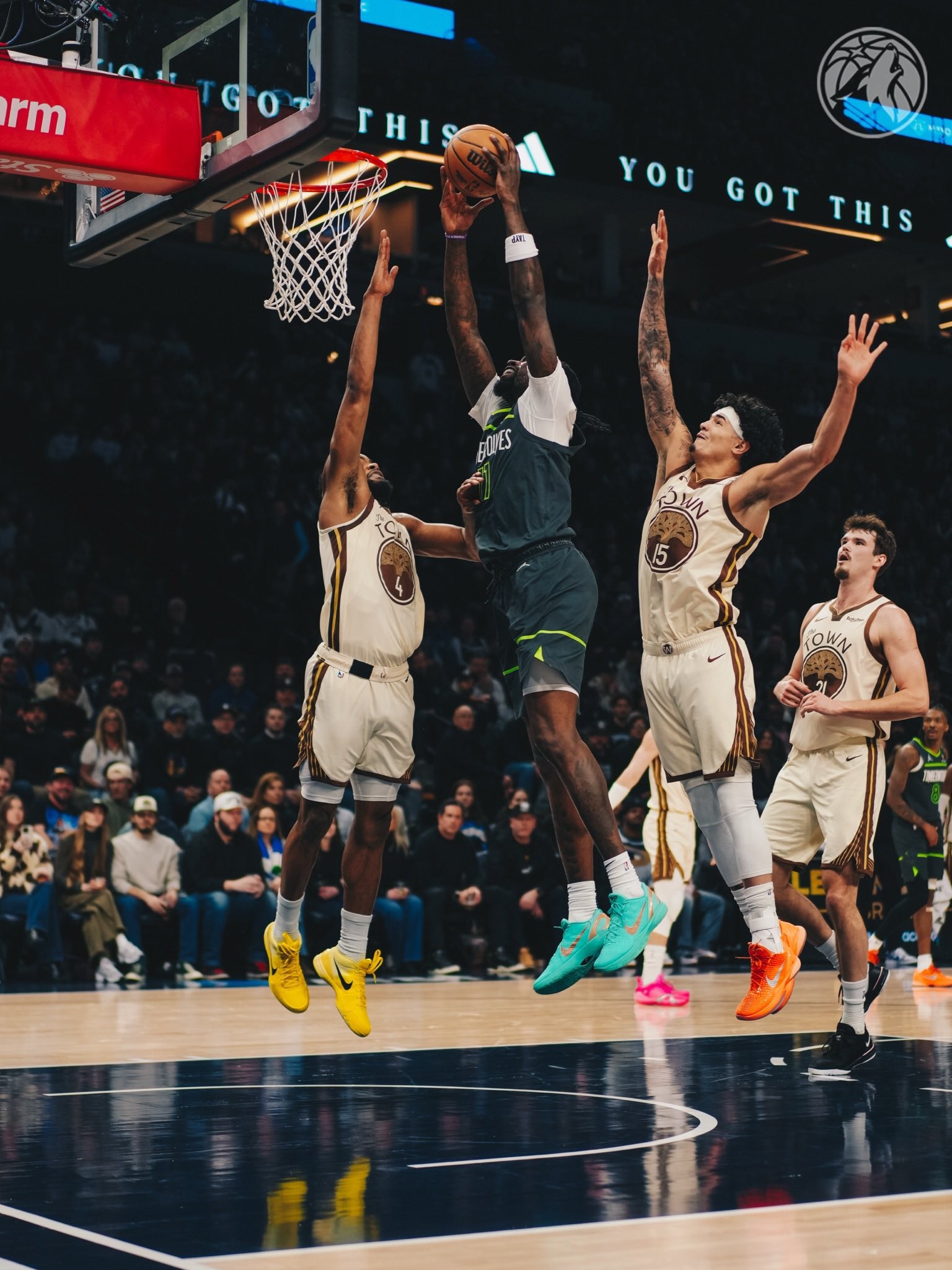 Gui Santos anota primeiro duplo-duplo da carreira na NBA, mas Warriors ...