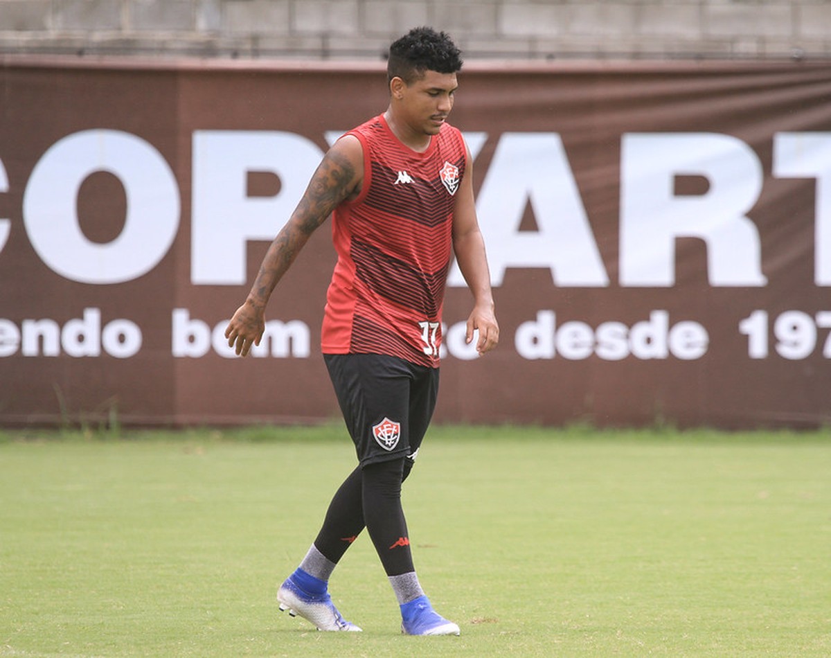 Sem atuar desde dezembro, Nickson rescinde contrato com o Vitória ...