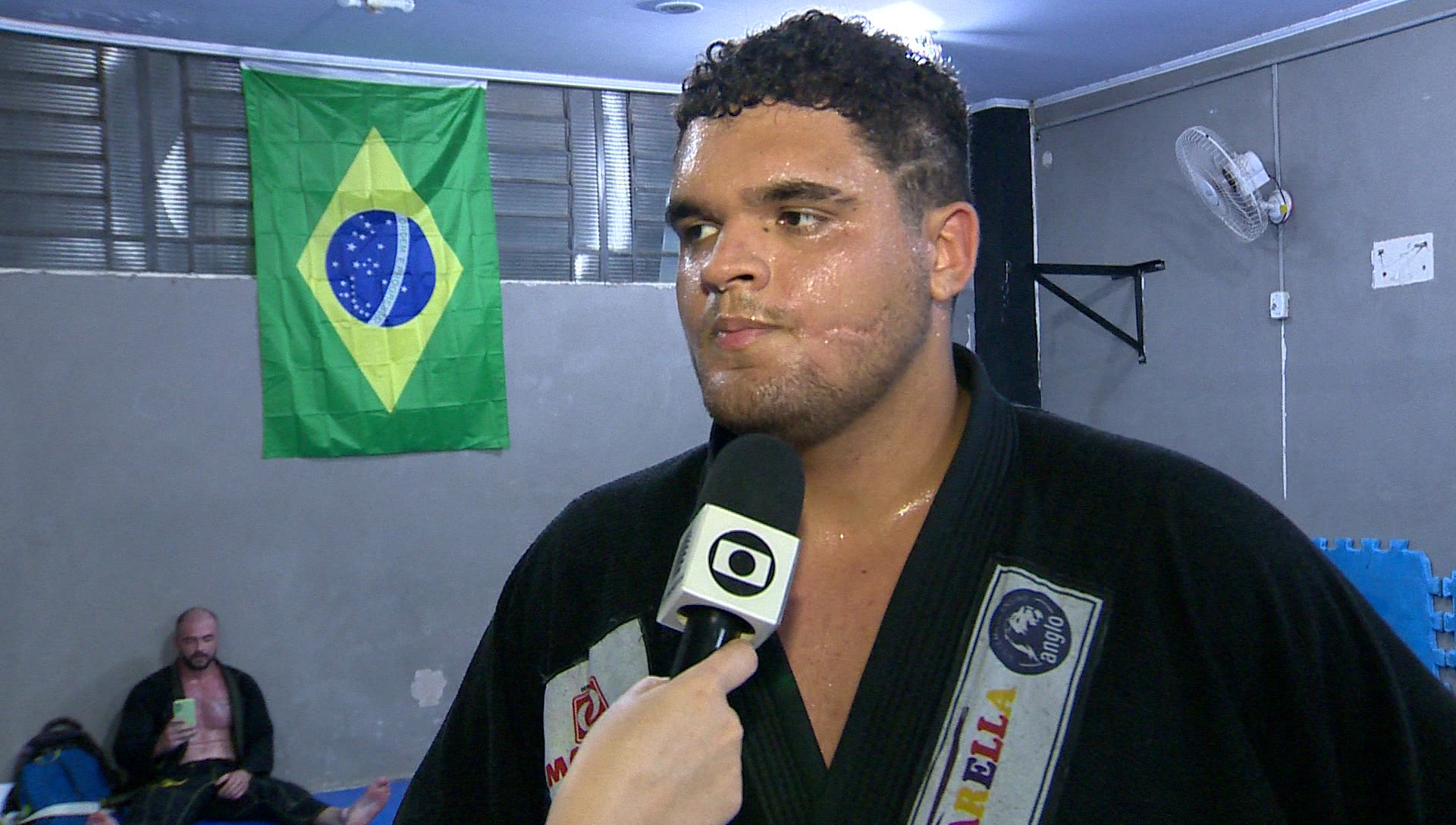 Jovem lutador usa a memória do pai como combustível para superar luto e ...