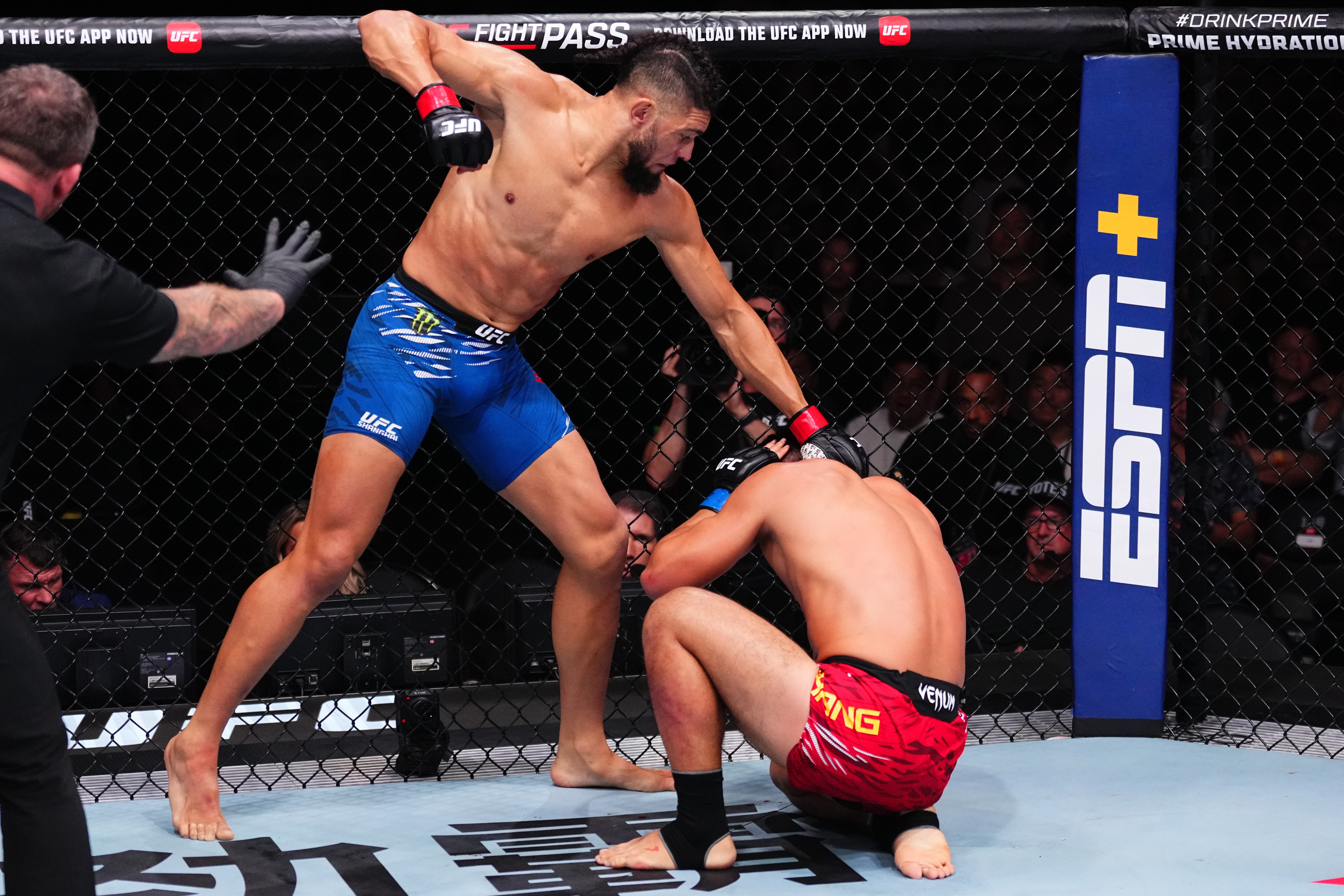 Johnny Walker brilha na China em noite de nocautes no UFC | Ge