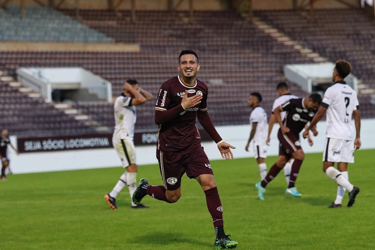 Vitor Barreto celebra vice-artilharia pela Ferroviária na Série D ...