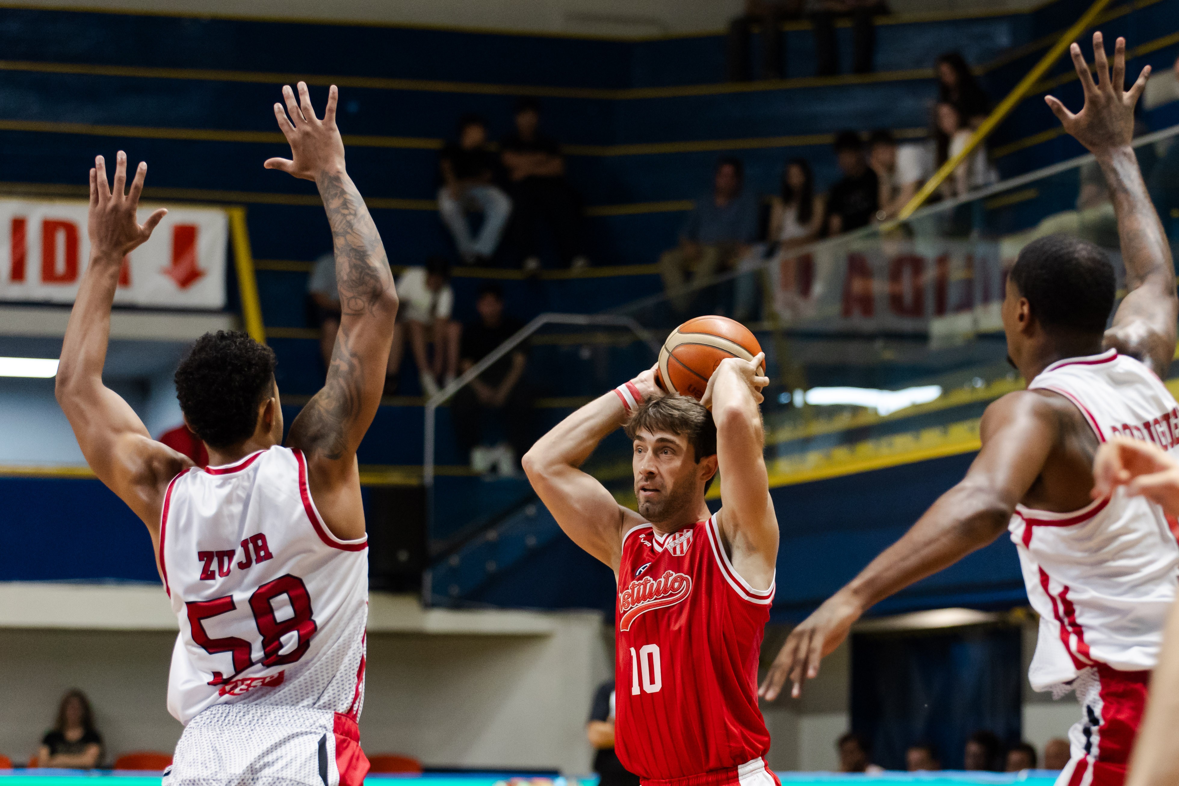 Franca "apaga" no fim e perde para Instituto Córdoba-ARG em na BCLA | Ge