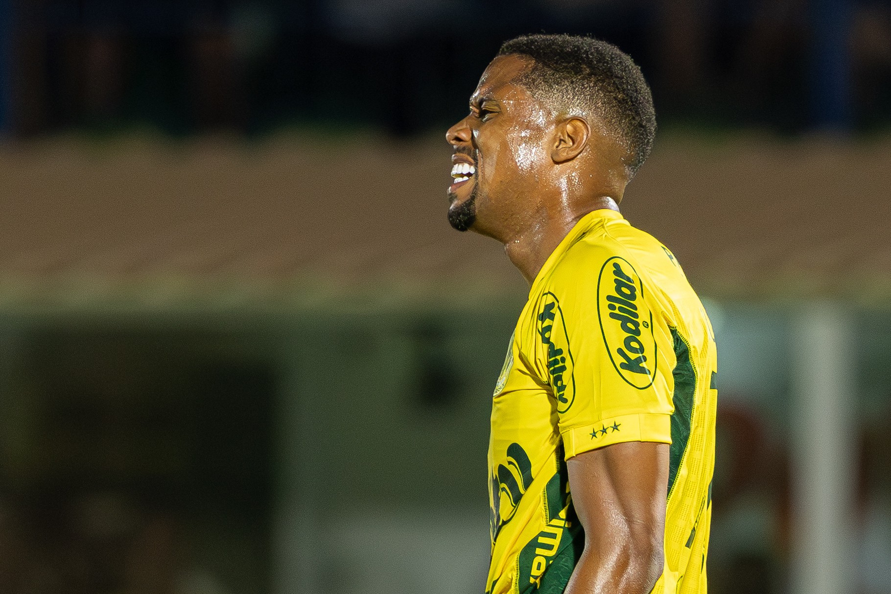 Iury Castilho se diz perplexo por treinar separado no Mirass