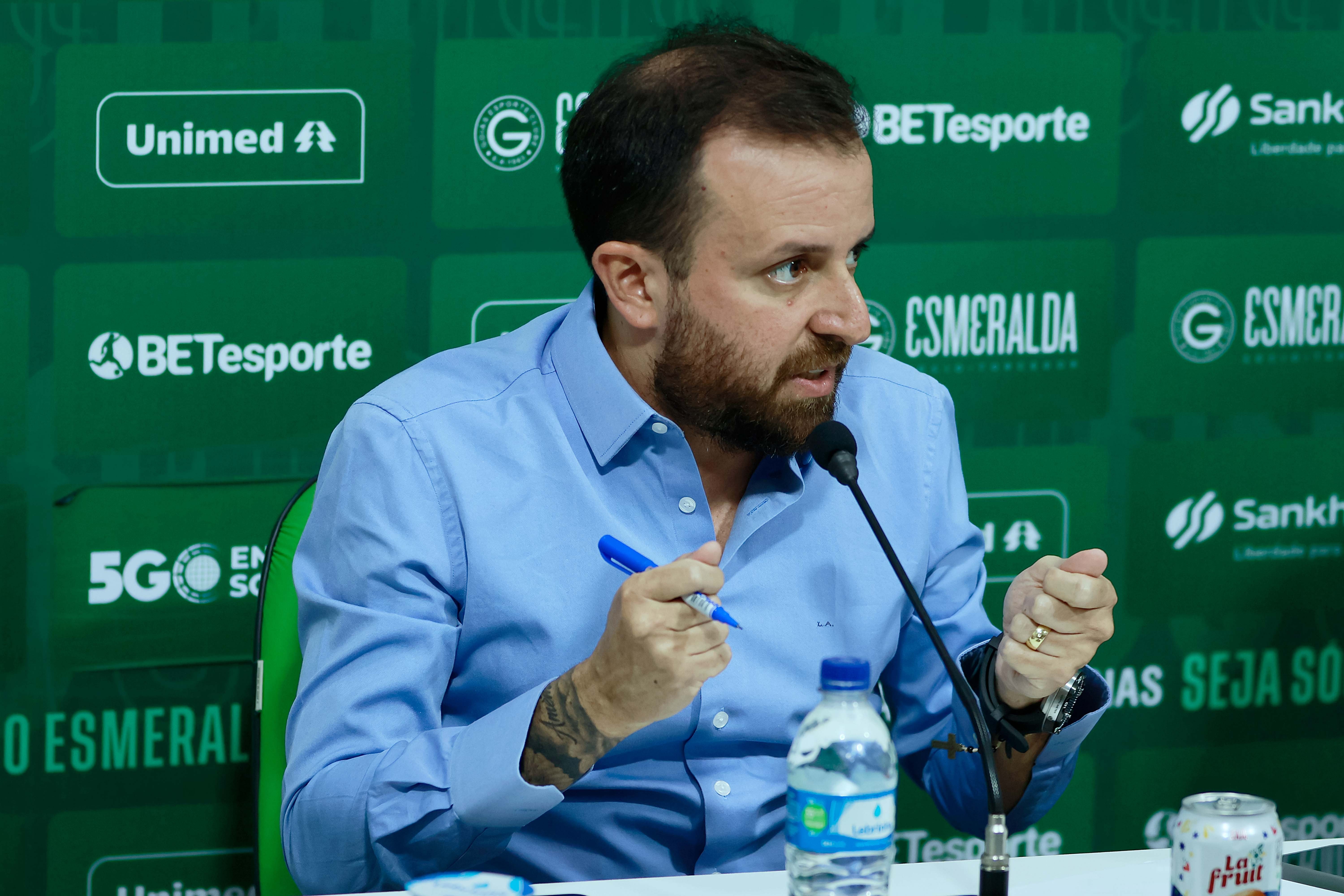 Com acesso distante, diretor revela a folha salarial do Goiás e exige ...