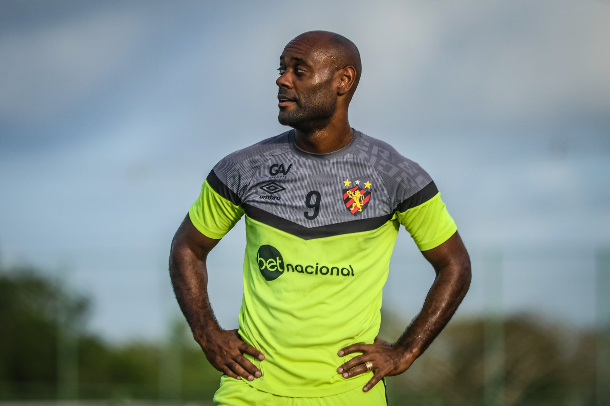 Vagner Love encaminha acerto com o Retrô | Ge