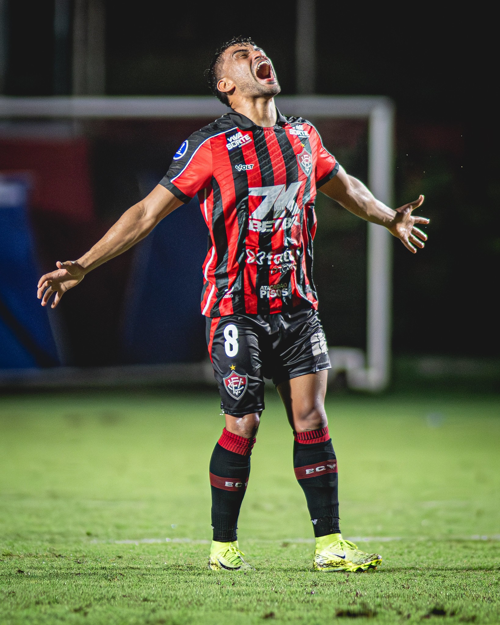 Thiago Carpini vê Ronald retomar espaço no Vitória e planeja mais ...
