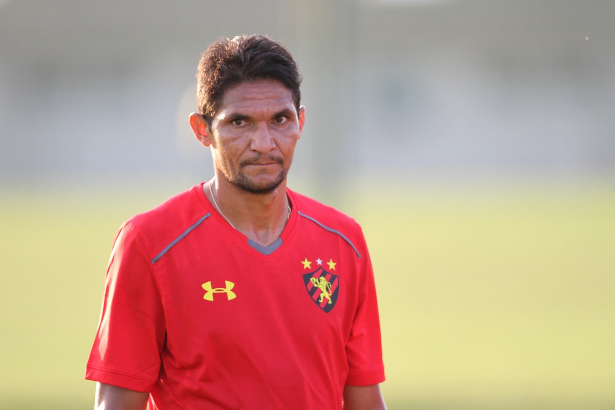 Presidente do Sport define situação de Durval: "Agora está fora dos planos"