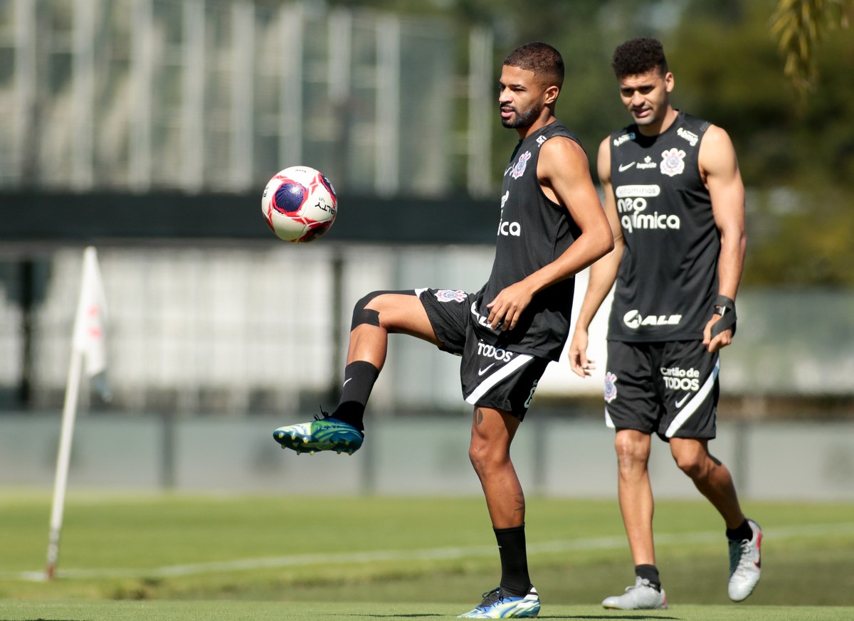 Vitinho treina e pode reforçar o Corinthians contra o São Caetano; veja ...