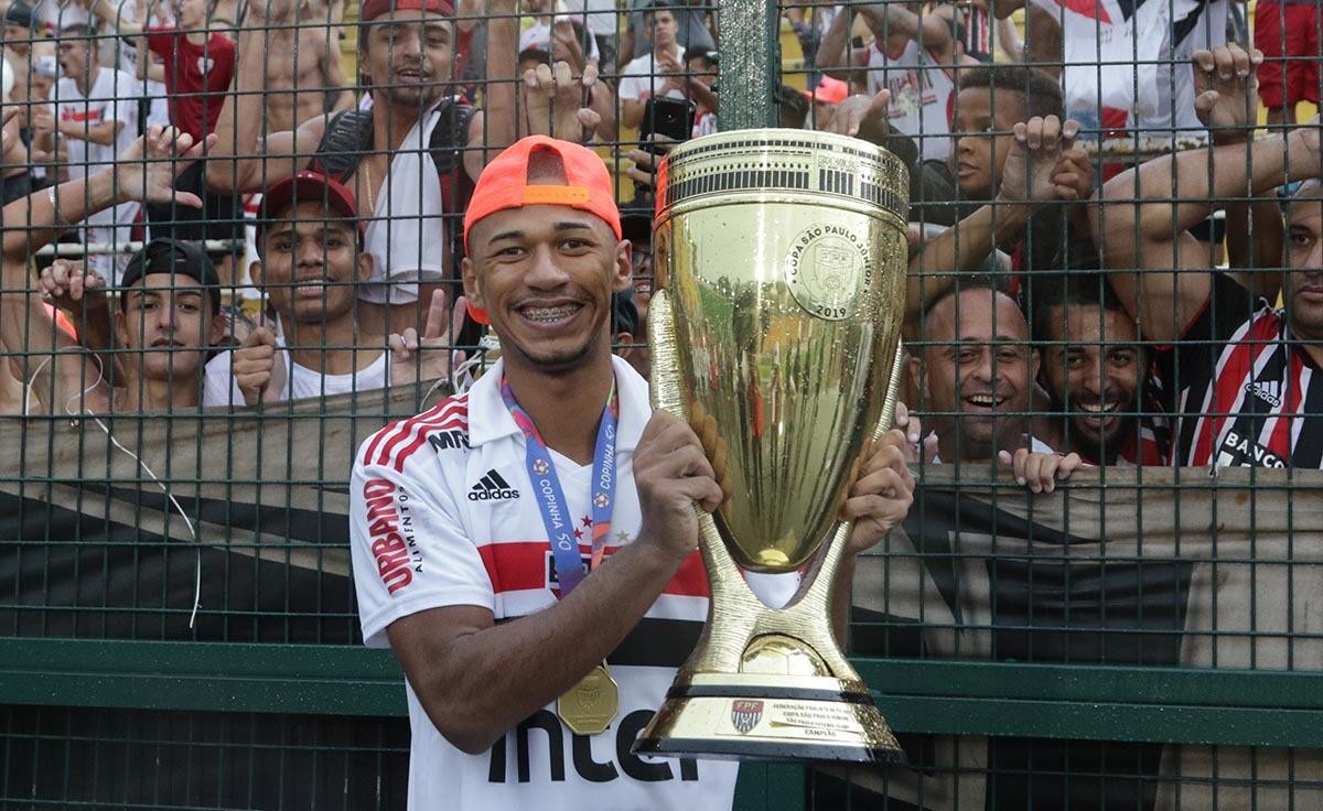 Maior campeão de Cotia, Fabinho mira chance no São Paulo em seu último ...