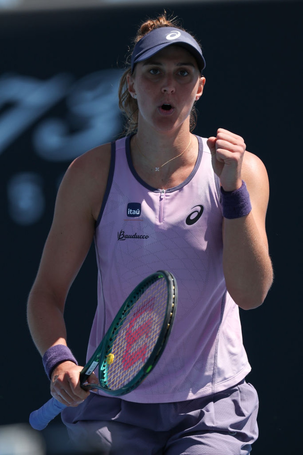Australian Open 2025: Bia Haddad vence Julia Riera por 2 sets a 1 e ...