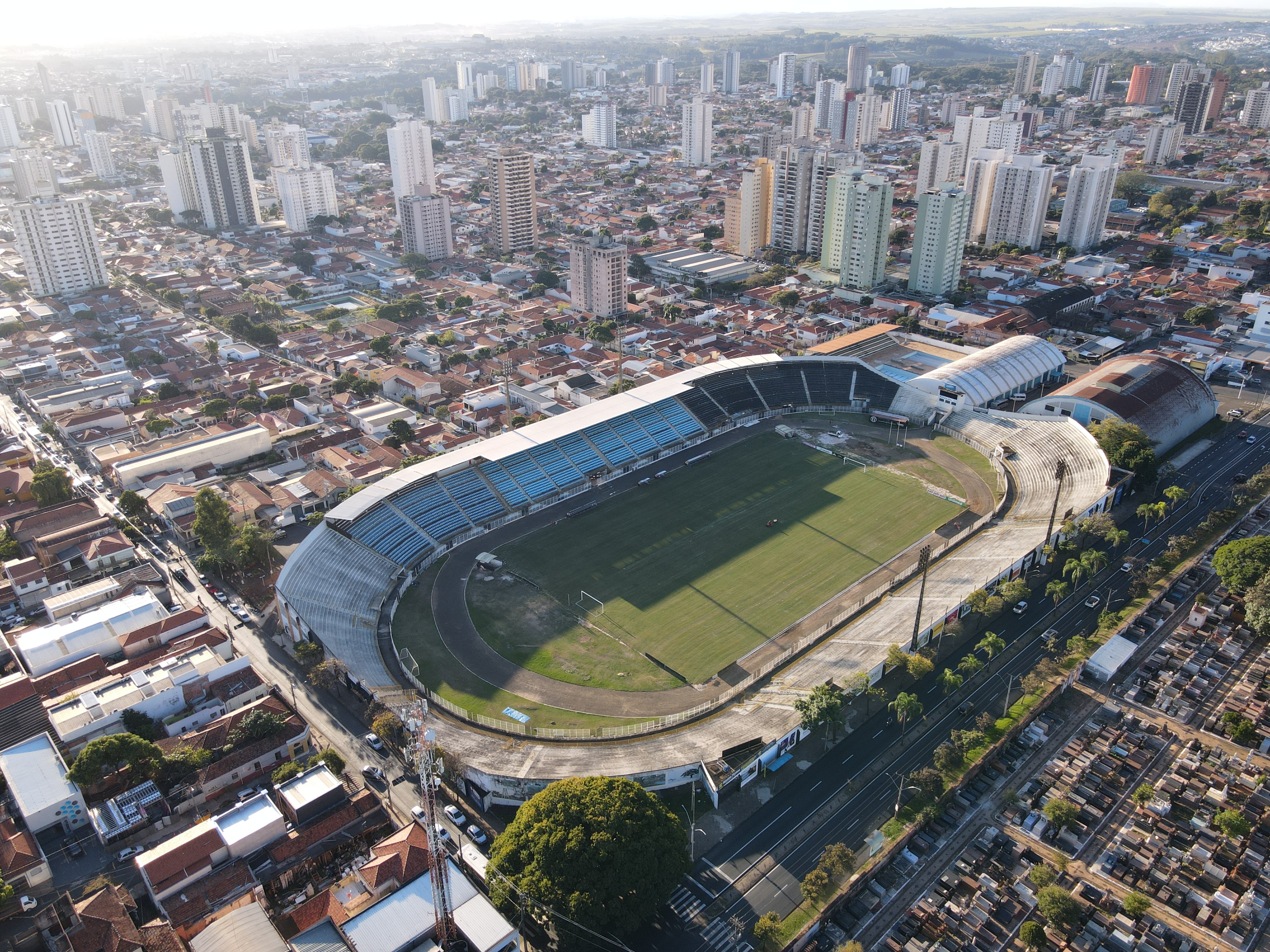 Gramado que custou quase R$ 1 milhão a MC Ryan após tem 1º jogo | Ge