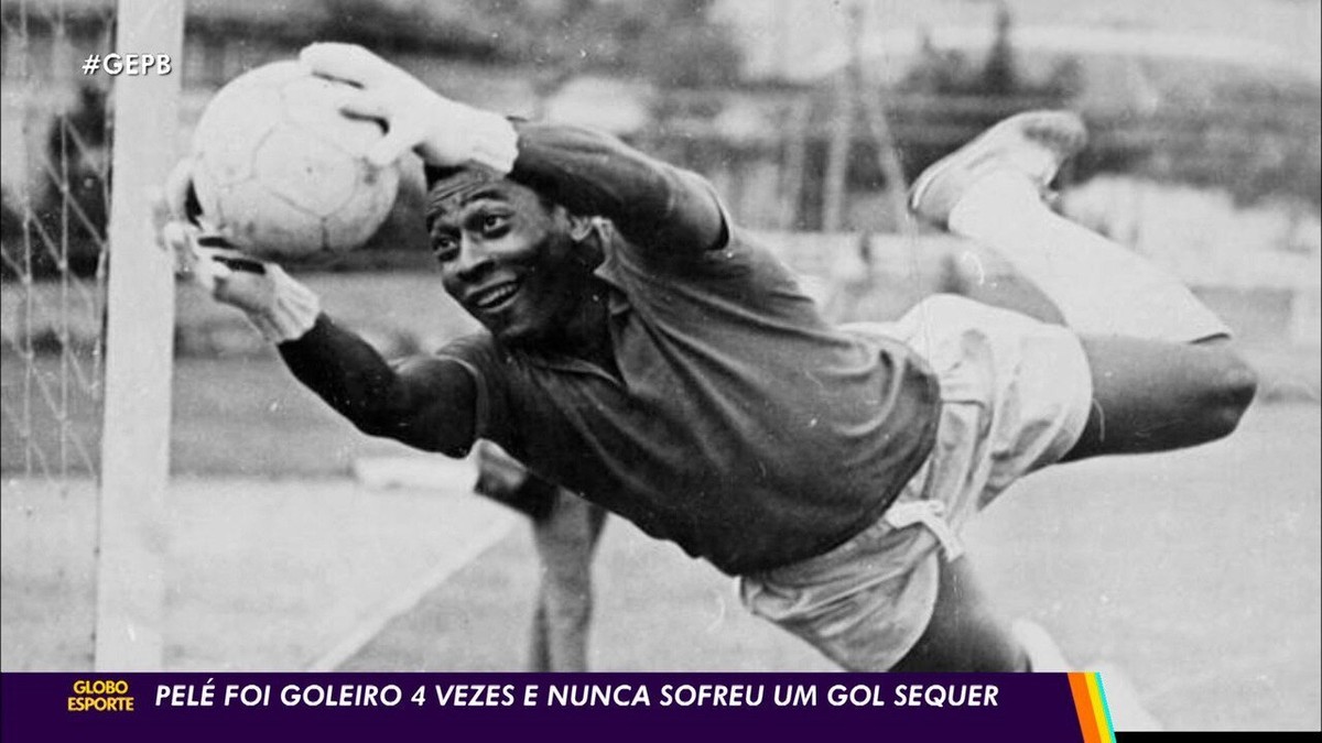 O Rei da meta: Pelé foi goleiro quatro vezes na carreira e nunca levou ...