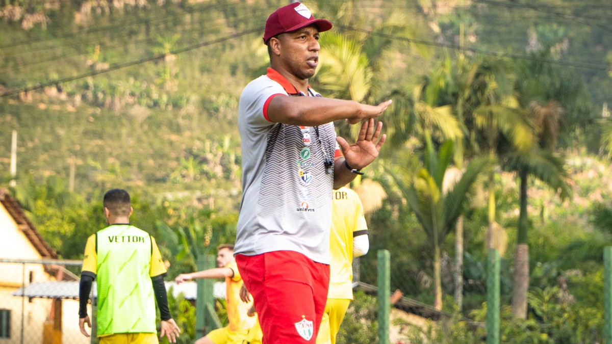 Rodrigo César, técnico do Rio Branco VN, estuda o CTE de olho na ...