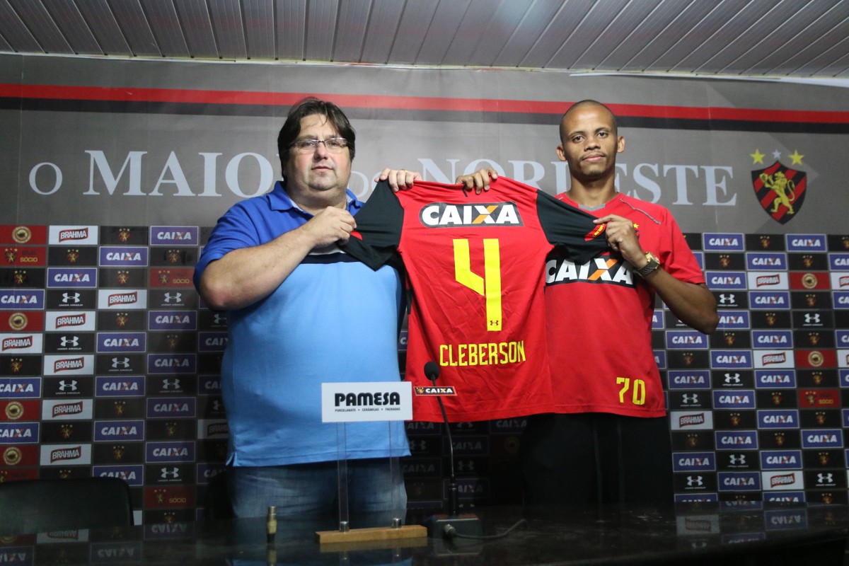 Regularizado, Cleberson ganha camisa 4 de Durval e quer repetir ...
