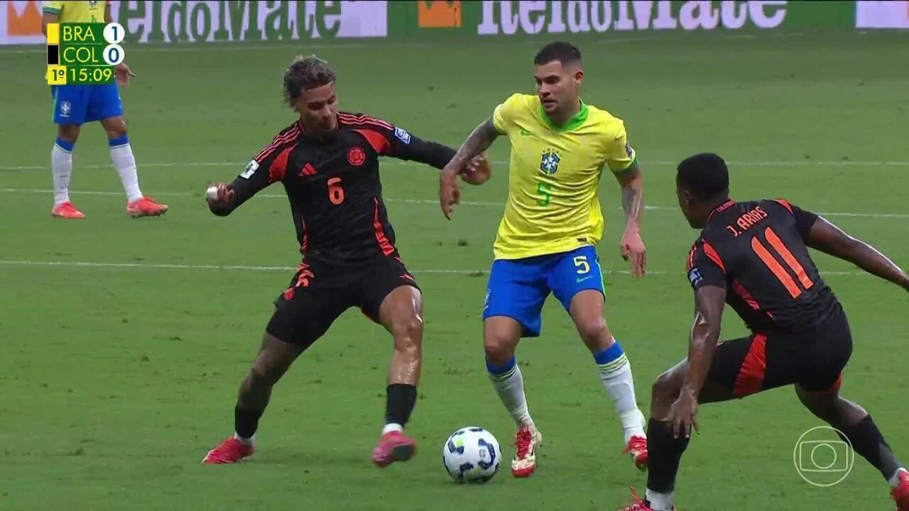 Bruno Guimarães e Gabriel Magalhães recebem amarelo e estão fora de ...