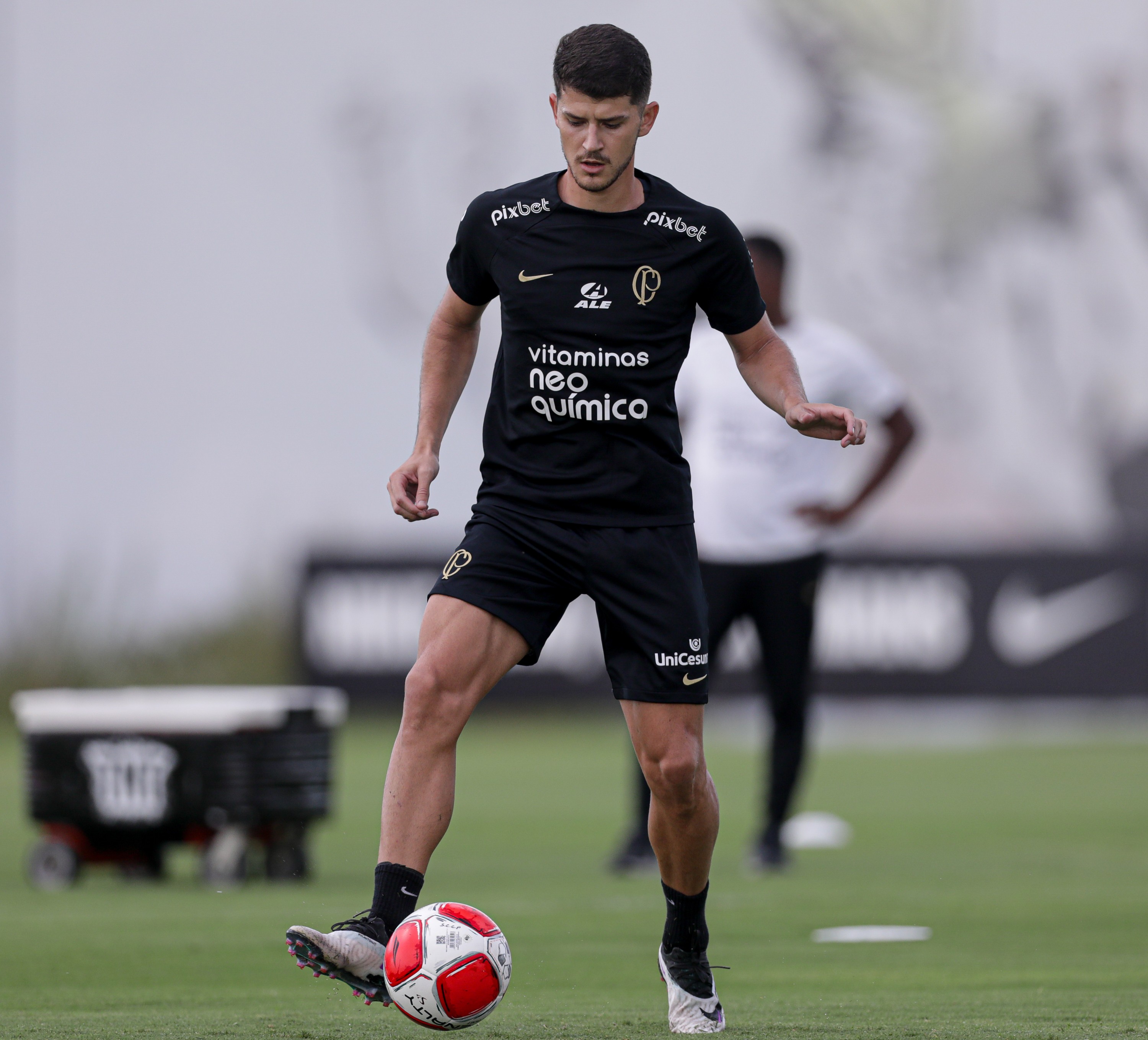 Corinthians anuncia a contratação do lateral-esquerdo Hugo | Ge