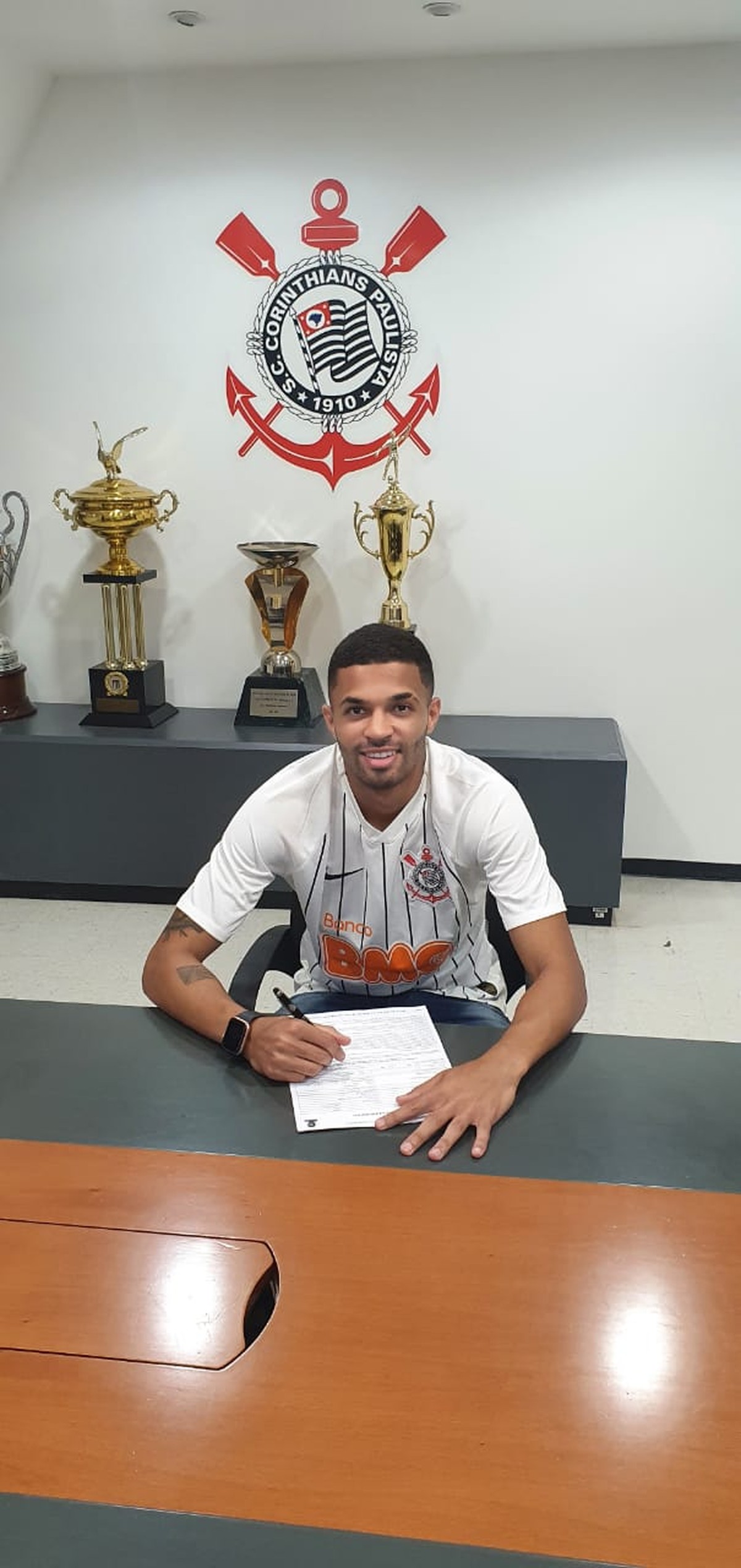 Corinthians renova contrato com Vitinho, destaque do Sub-20 ...