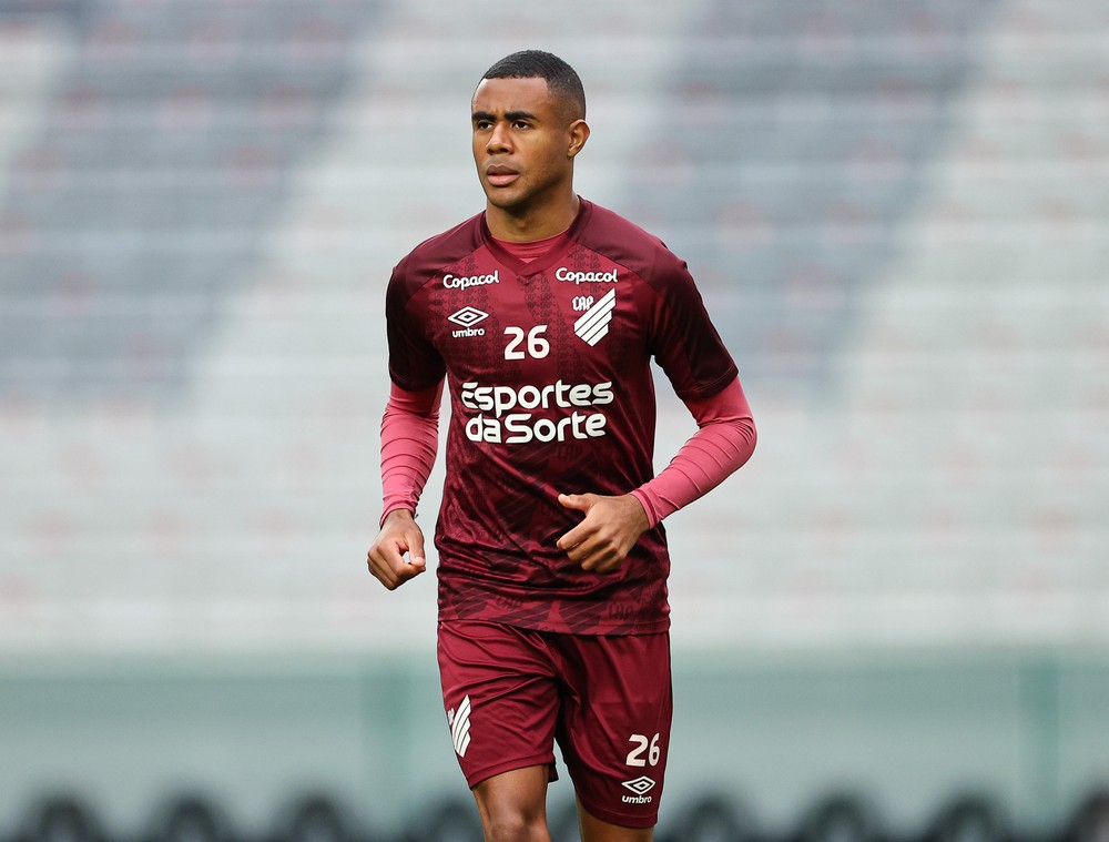 Corinthians propõe troca para contratar Erick, mas Athletico recusa