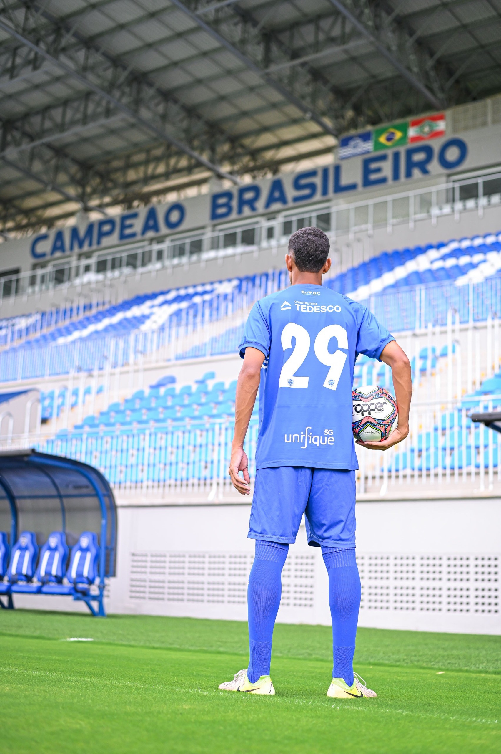 Barra assina contrato profissional com mais um jovem da base do clube | Ge