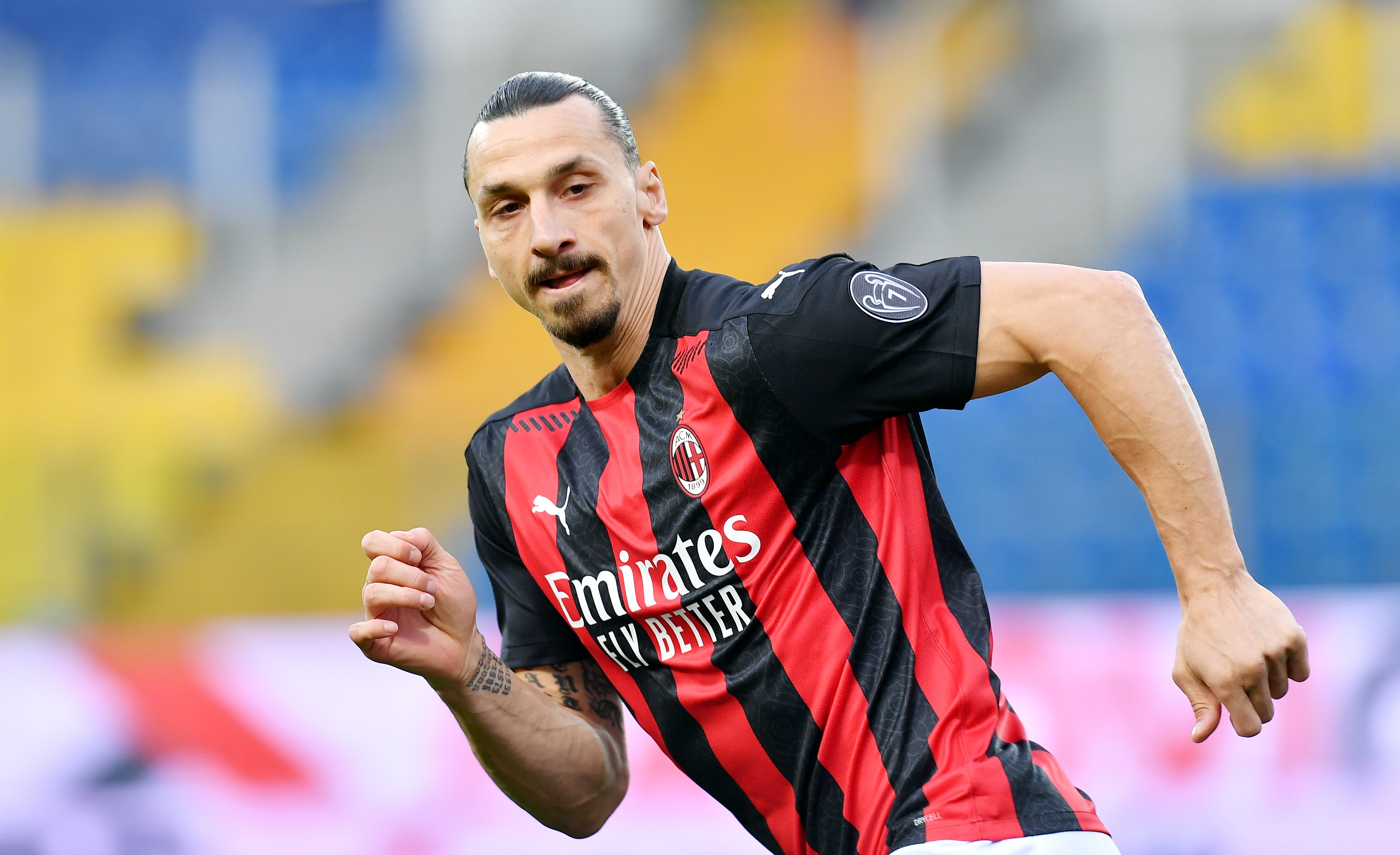 Maldini diz que Ibrahimovic está “a poucos detalhes” de renovar com o ...