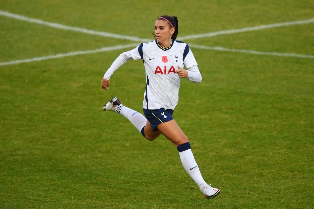 Após ficar 15 meses sem atuar, Alex Morgan estreia pelo Tottenham ...