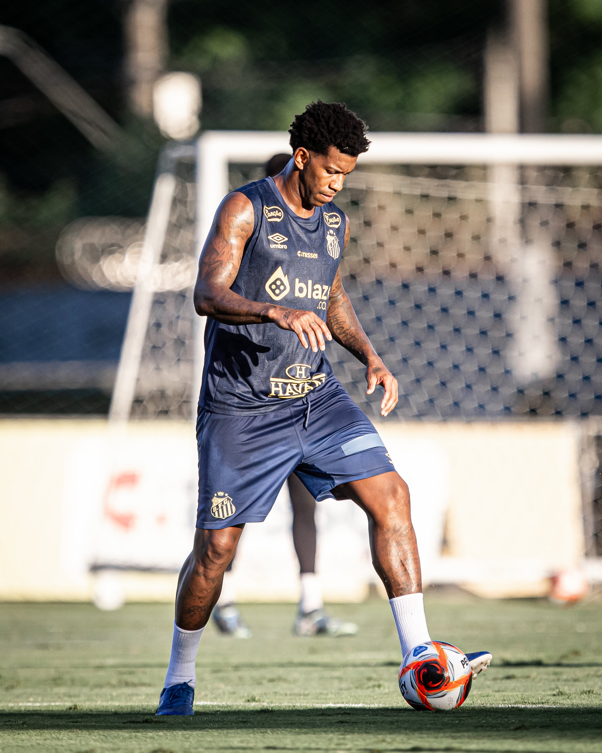 Gil ganha concorrência, embala sequência e vira arma do Santos antes da ...