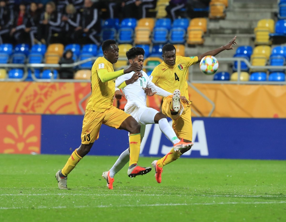 Depois de abrir 2 a 0, Arábia Saudita cai de rendimento e leva virada ...