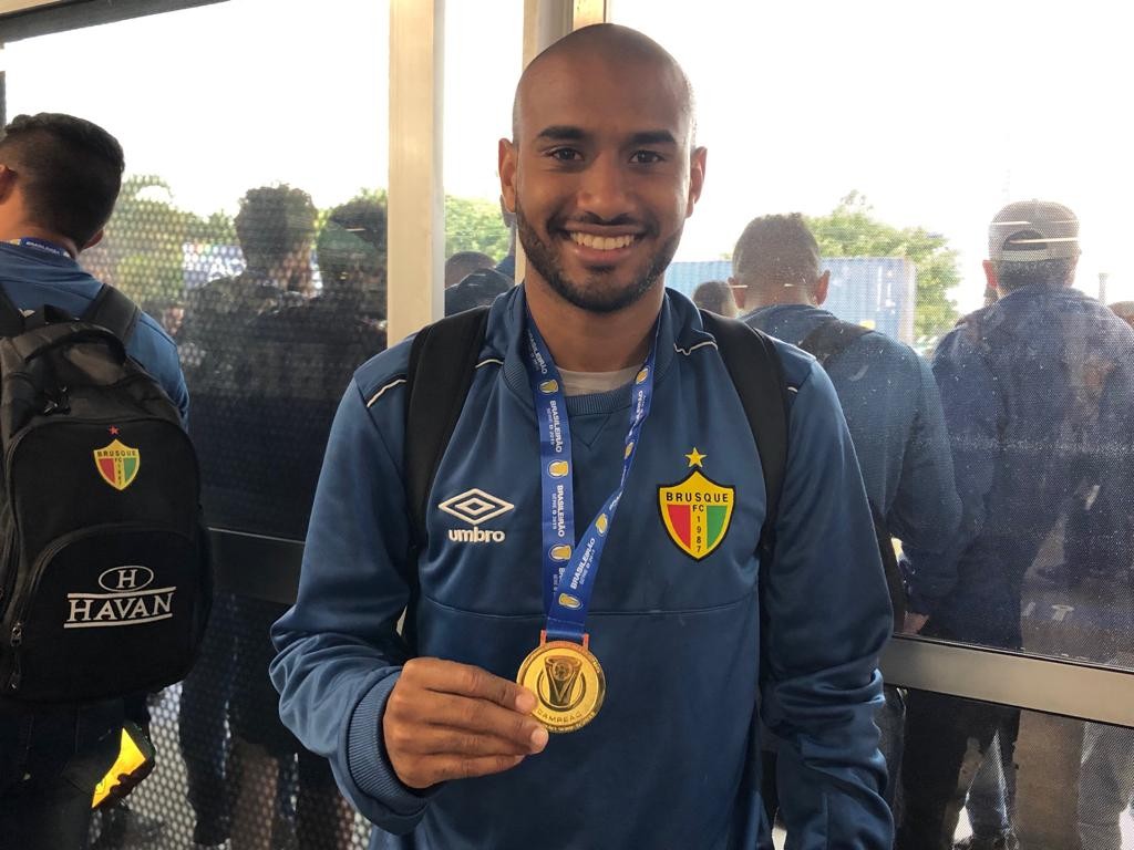 Com "dever cumprido", Edilson deixa o Brusque e traça meta na Ponte ...