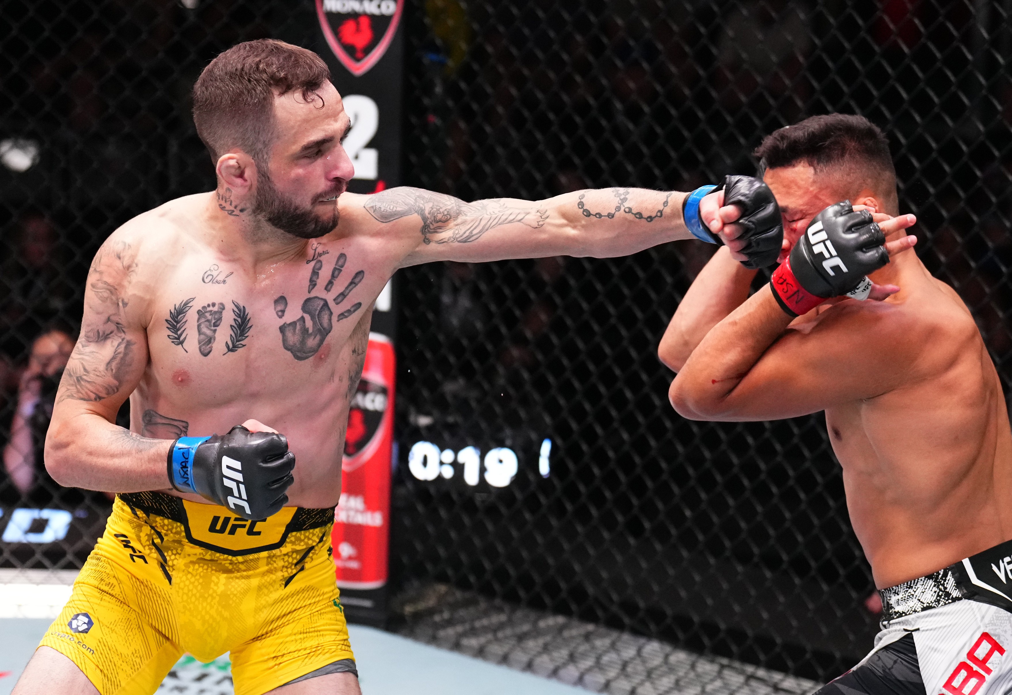 Ex-campeão do Jungle, Lucas Almeida vence Timmy Cuamba no UFC Fight ...