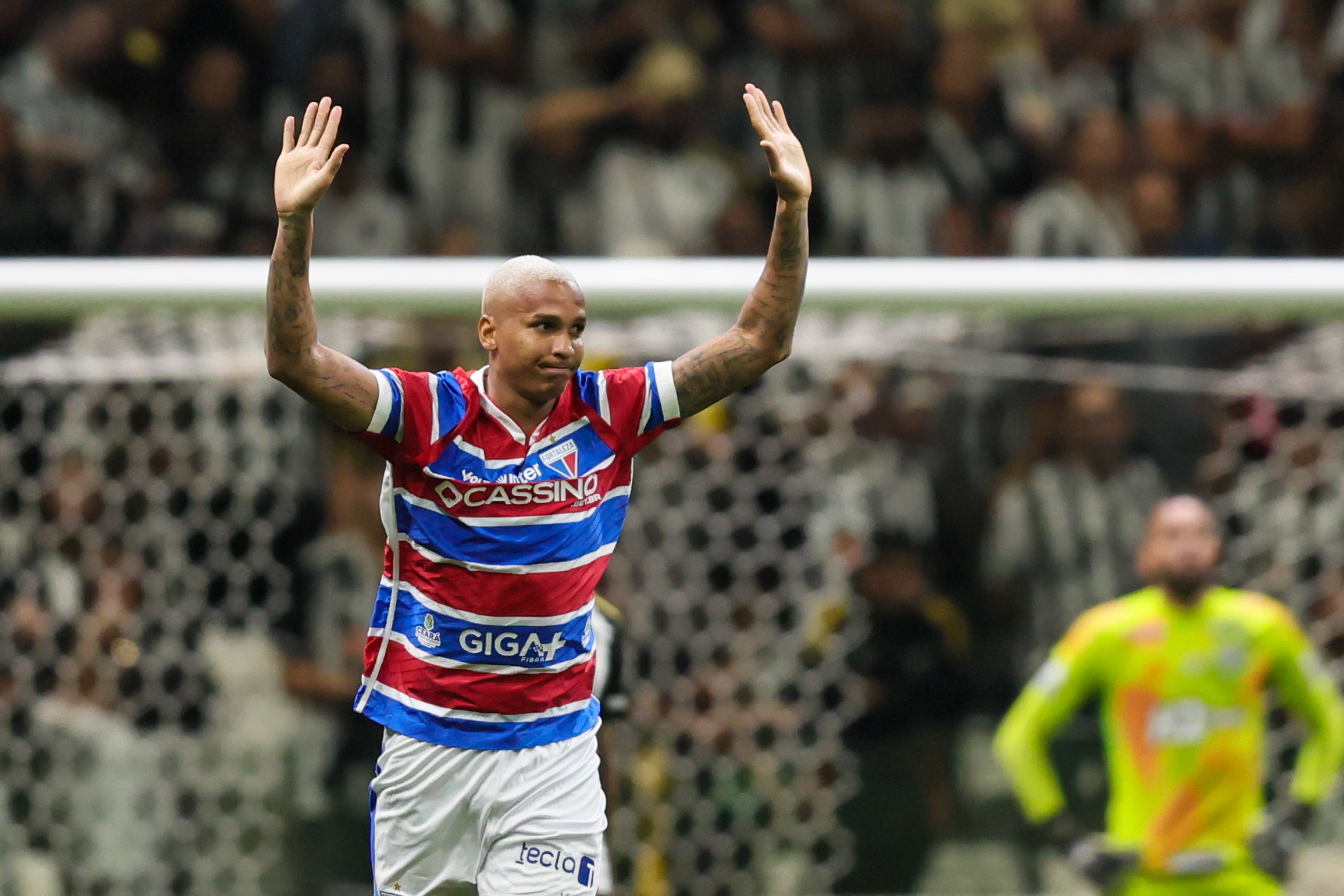 Deyverson marca hat-trick pela 1ª vez na carreira | Ge