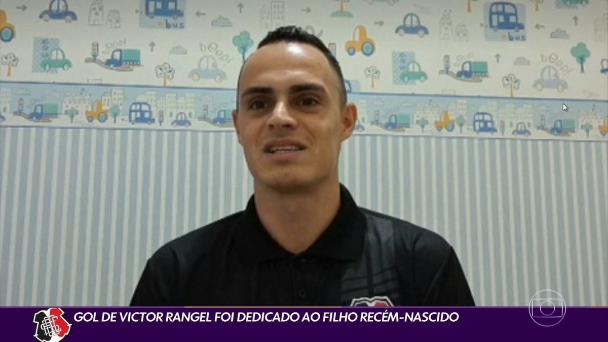 Após desencantar com gol pelo Santa Cruz, Victor Rangel visita filho em ...
