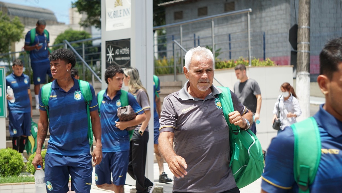 Vevé pede demissão do Nova Venécia às vésperas das quartas de final do ...