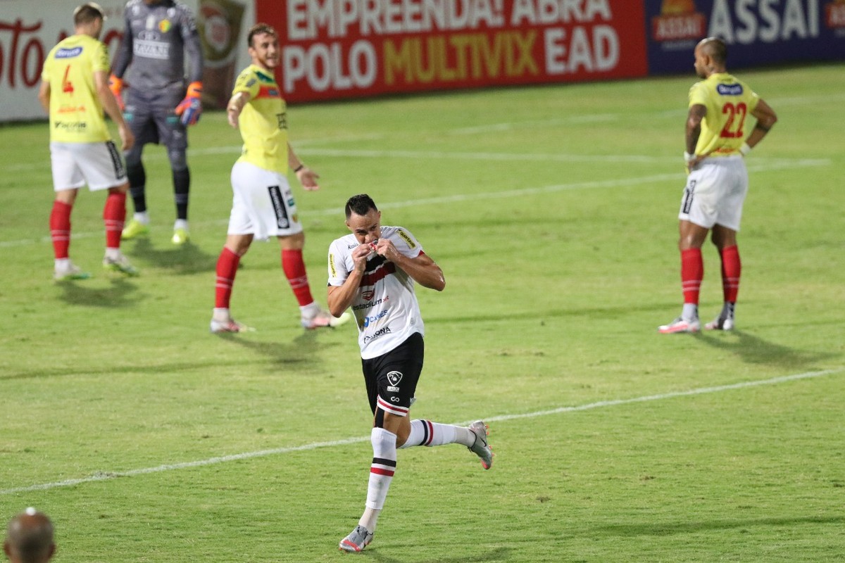 Victor Rangel deixa futuro aberto no Santa Cruz, mas diz: "Acredito que ...