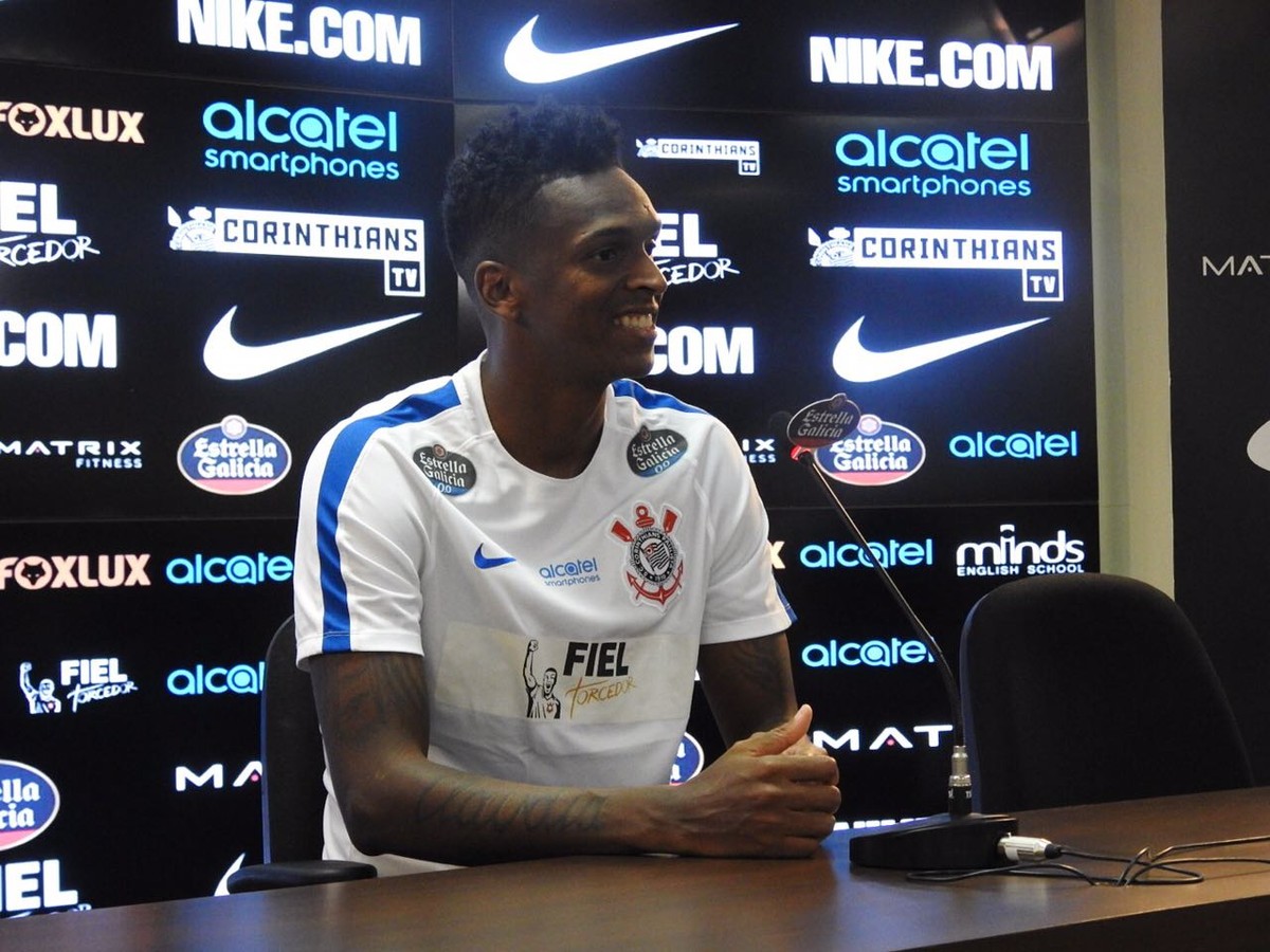 Jô vê ambiente mais leve, mas faz alerta no Timão: "Entendo o outro ...