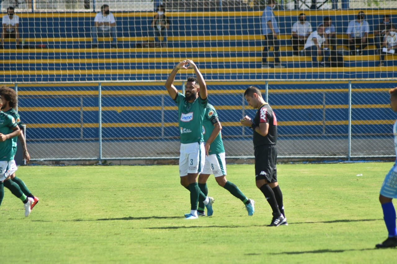 De volta ao time titular, Spice marca sexto gol pelo Manaus: "Fico feliz"