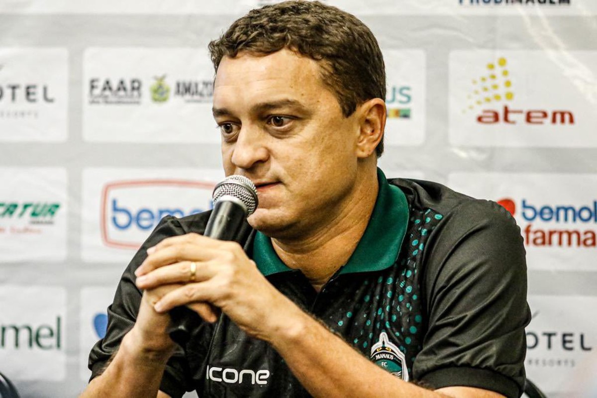 Fausto nega interferência na saída de Piza enquanto estava fora, e ...