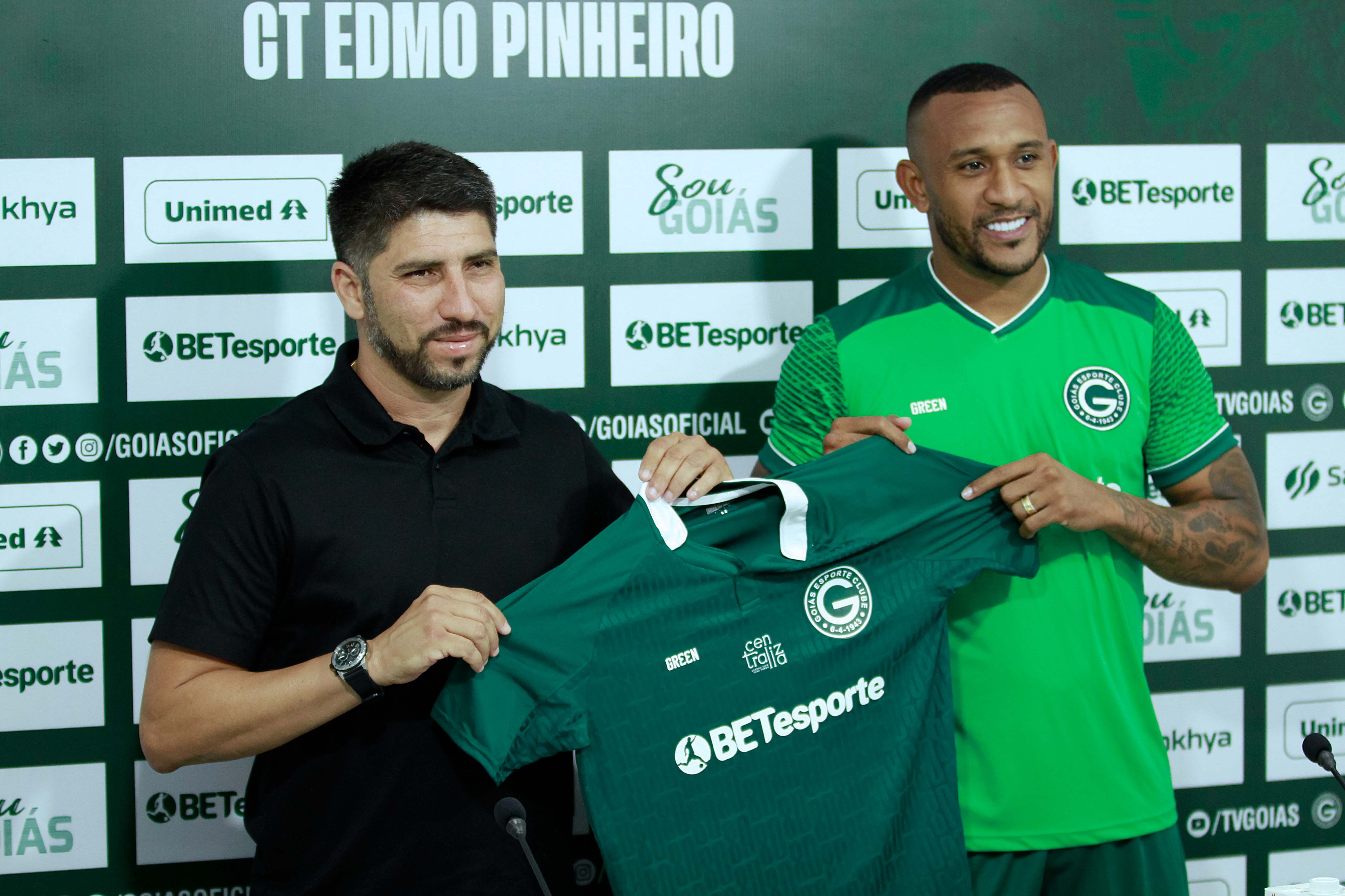 Angelo Rodríguez é apresentado e promete brigar por cada jogada no ...