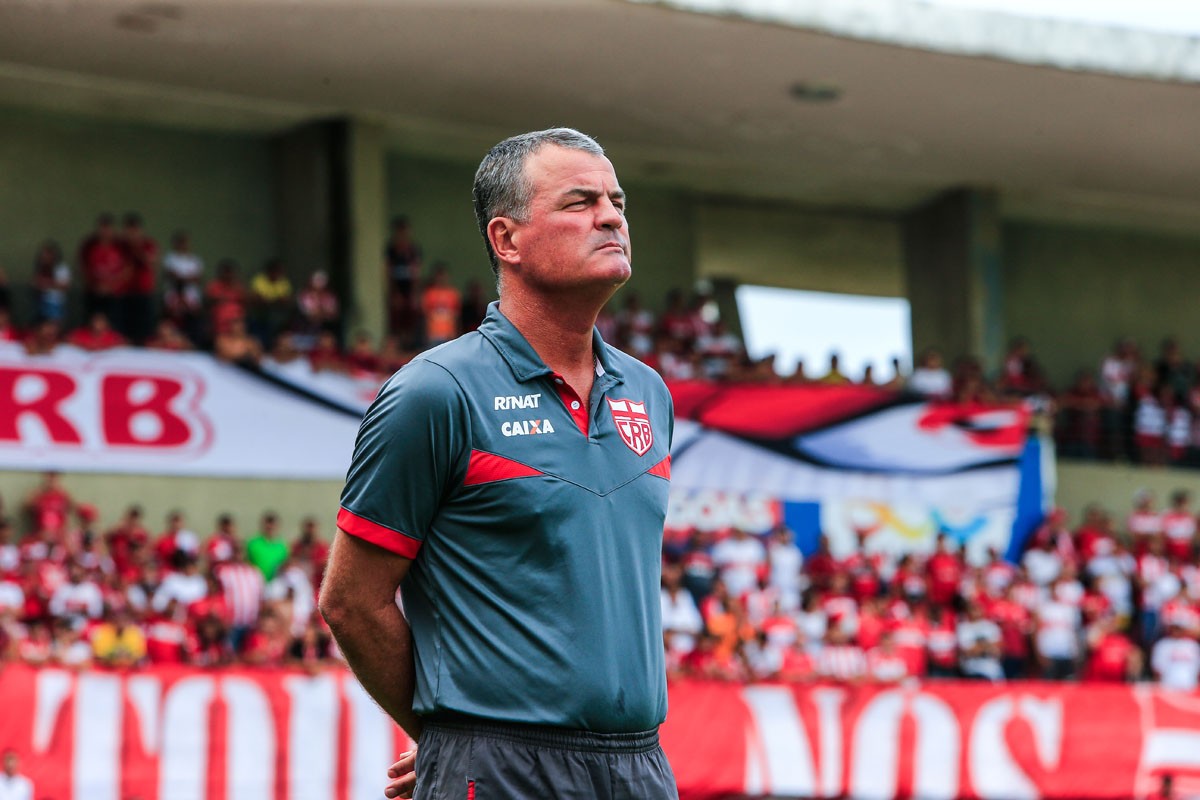 Oi, sumidos! CRB revê atacante Zé Carlos e técnico Mazola na luta para ...