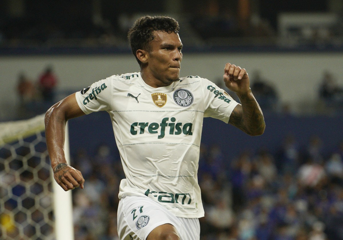 Gabriel Veron supera números de 2021, recupera espaço e volta a ser ...