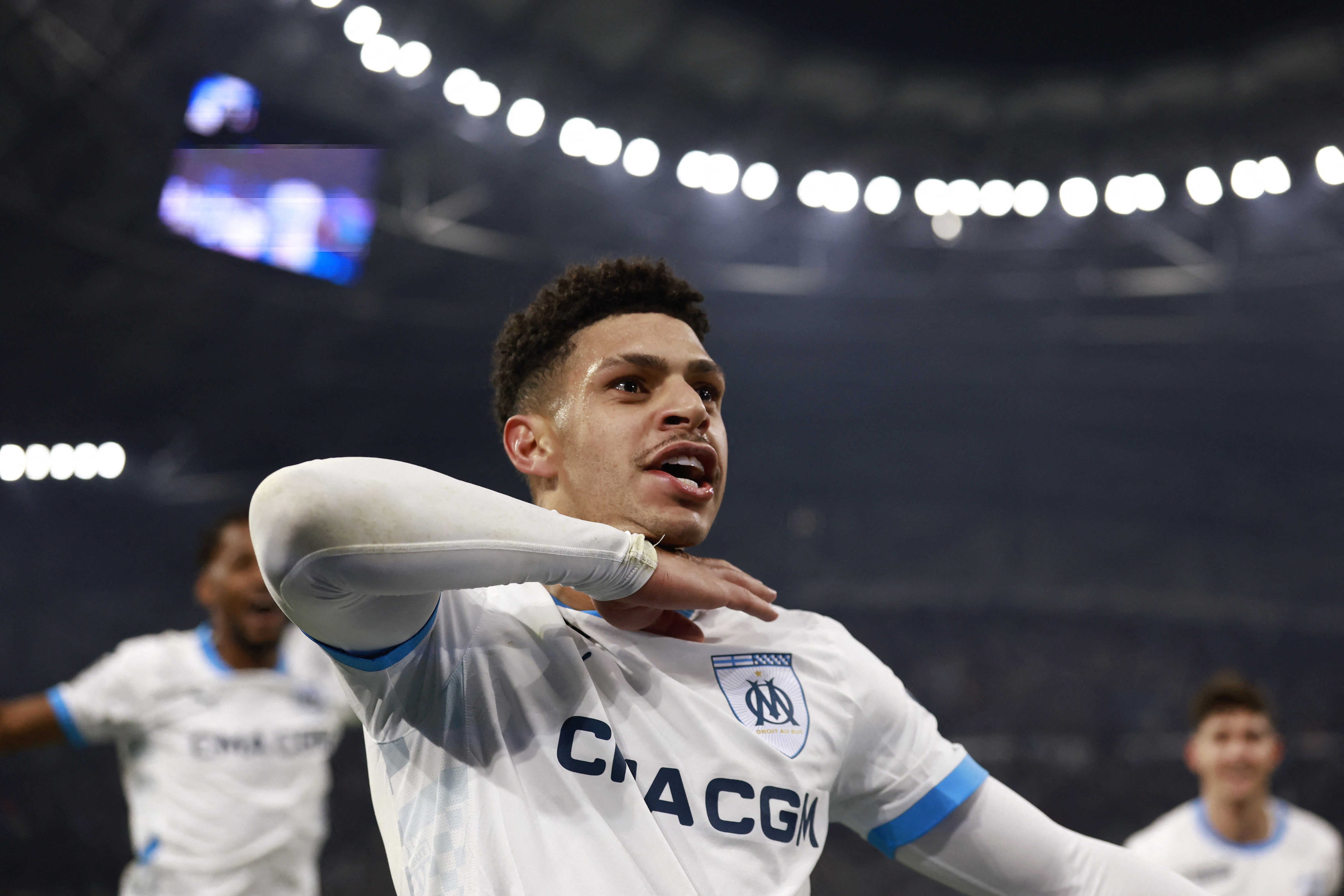 Ex-Botafogo marca no fim e afunda time de John Textor na França | Ge