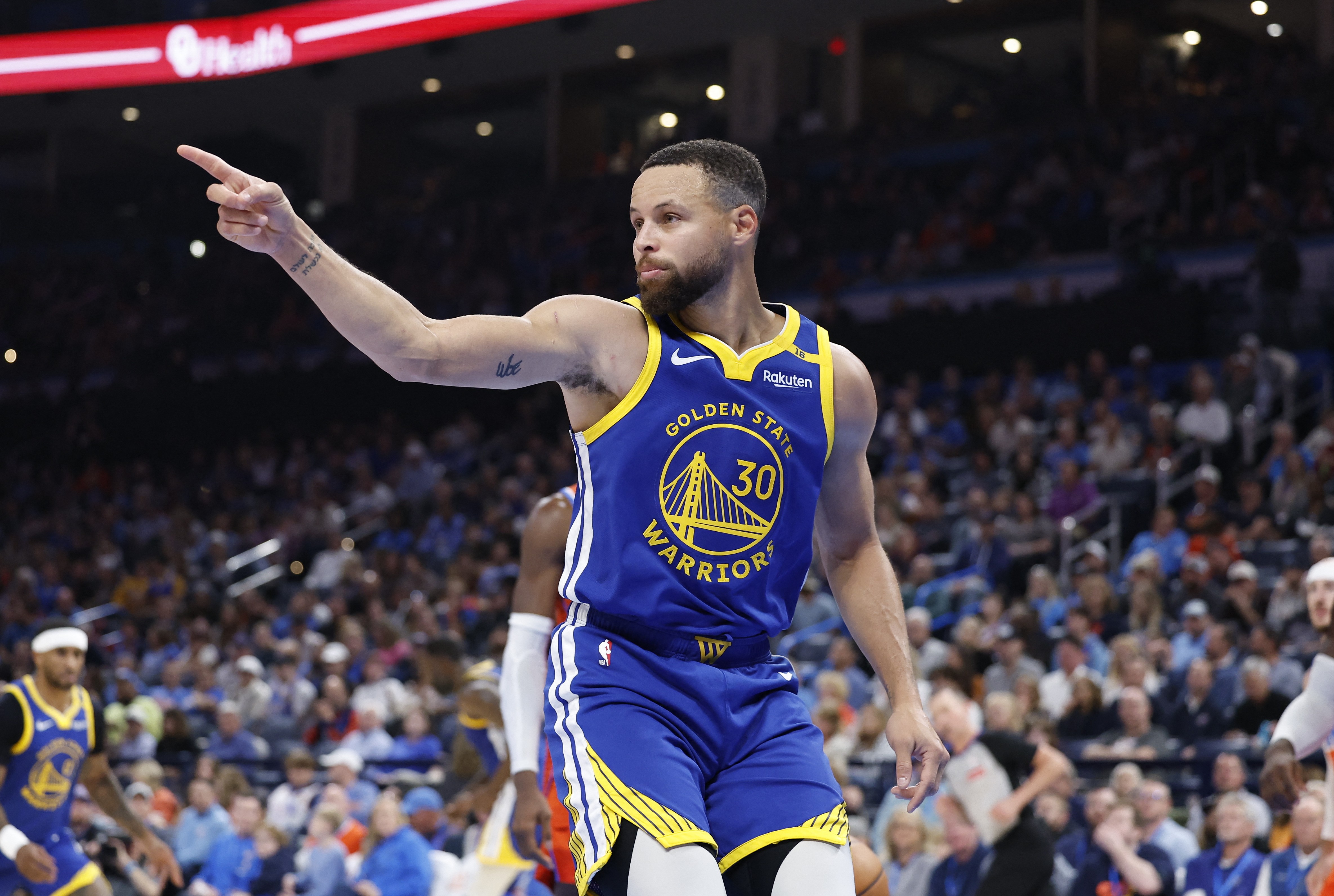 Curry faz sua maior pontuação na temporada em vitória contra o Oklahoma ...