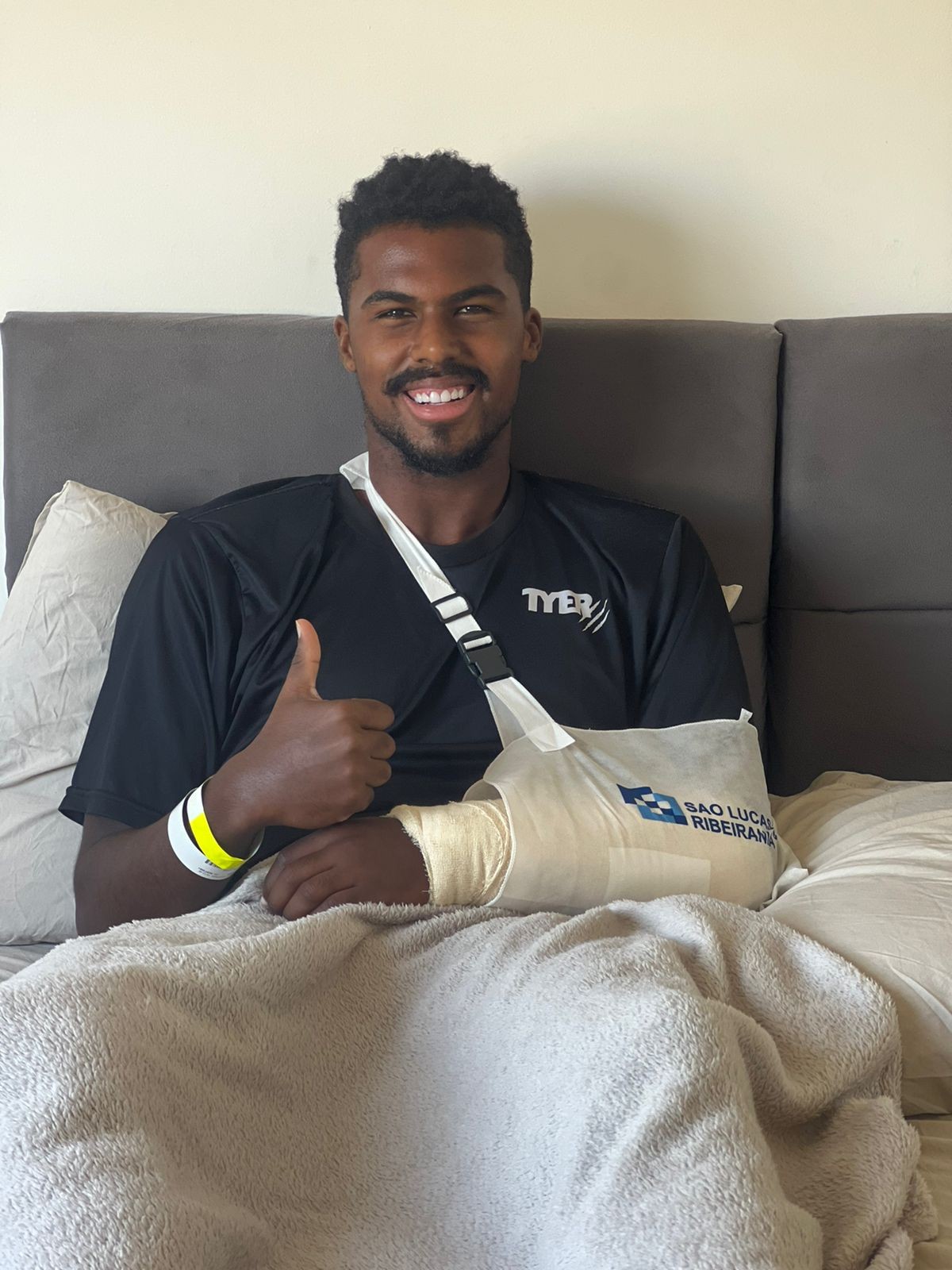 Wallison, do Botafogo-SP, recebe alta médica após cirurgia no antebraço ...