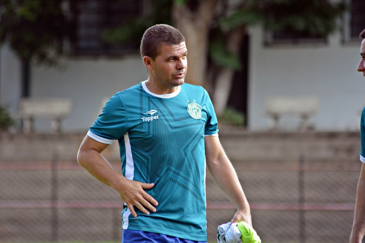 Umberto completa três meses como técnico do Guarani a um passo da ...
