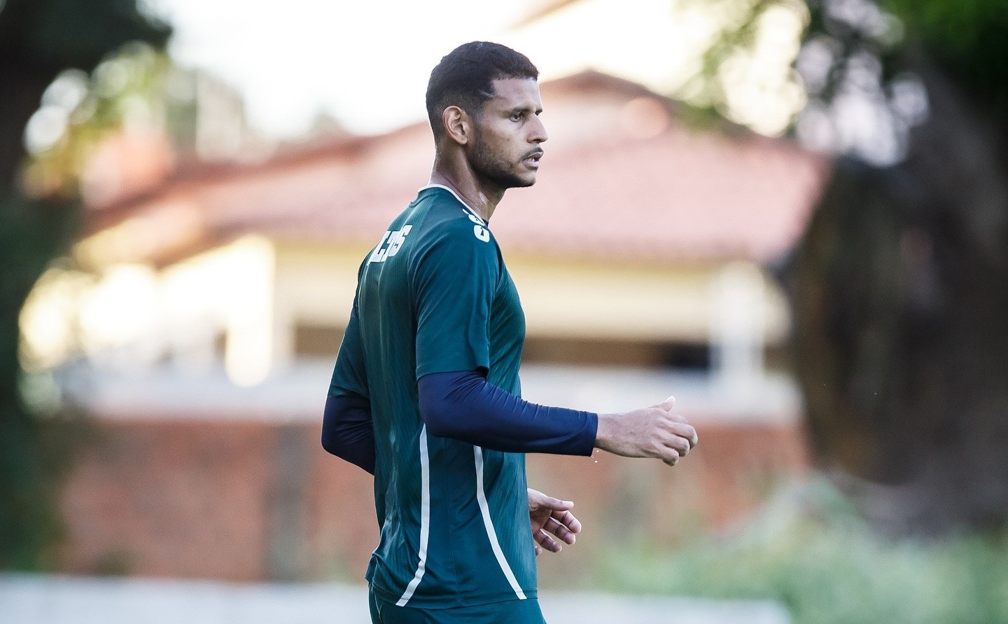 Zagueiro Albert comenta "folga" do Altos no calendário e mapeia caminho ...