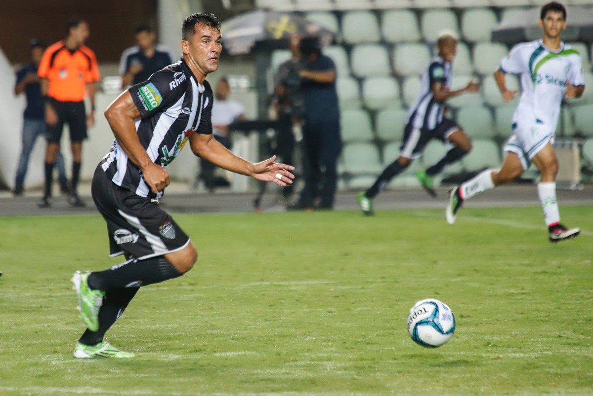 Experiente e goleador, atacante Eraldo chega como reforço da Desportiva ...