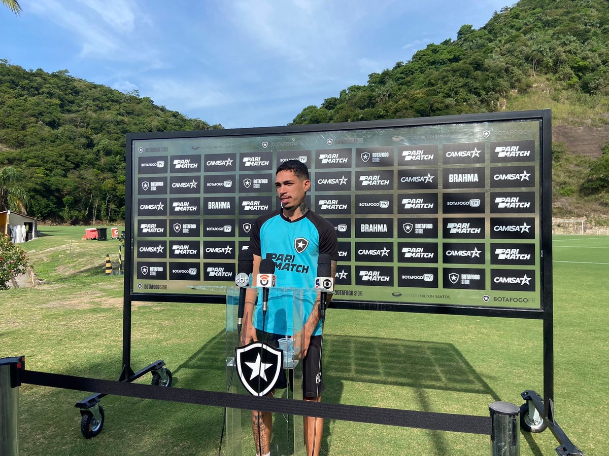 Hugo explica estilo de jogo eficiente do líder Botafogo: "Tem a bola ...