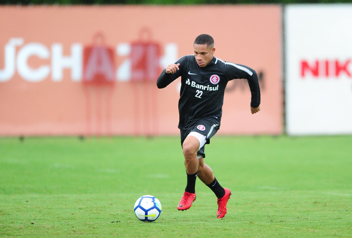 Feliz por evolução física, Wellington Silva quer estar "100%" em ...